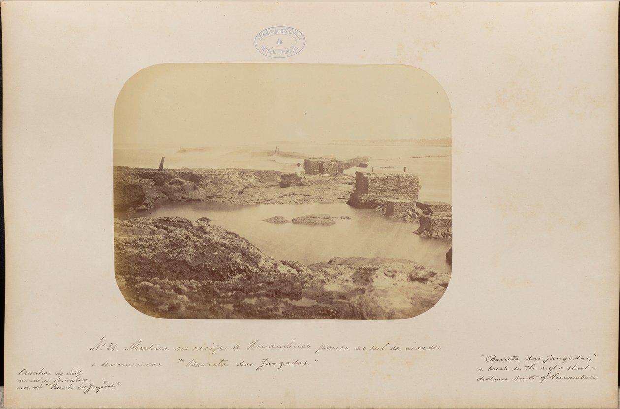 Abertura no recife de Pernambuco pouco ao sul da cidade e denominada ...